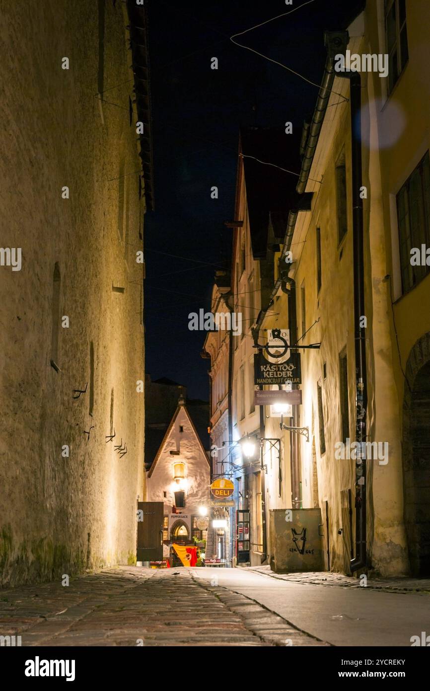 Night view hanging wall hi-res stock photography and images - Alamy