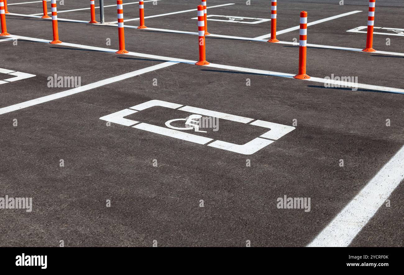 Retail parking hi-res stock photography and images - Alamy