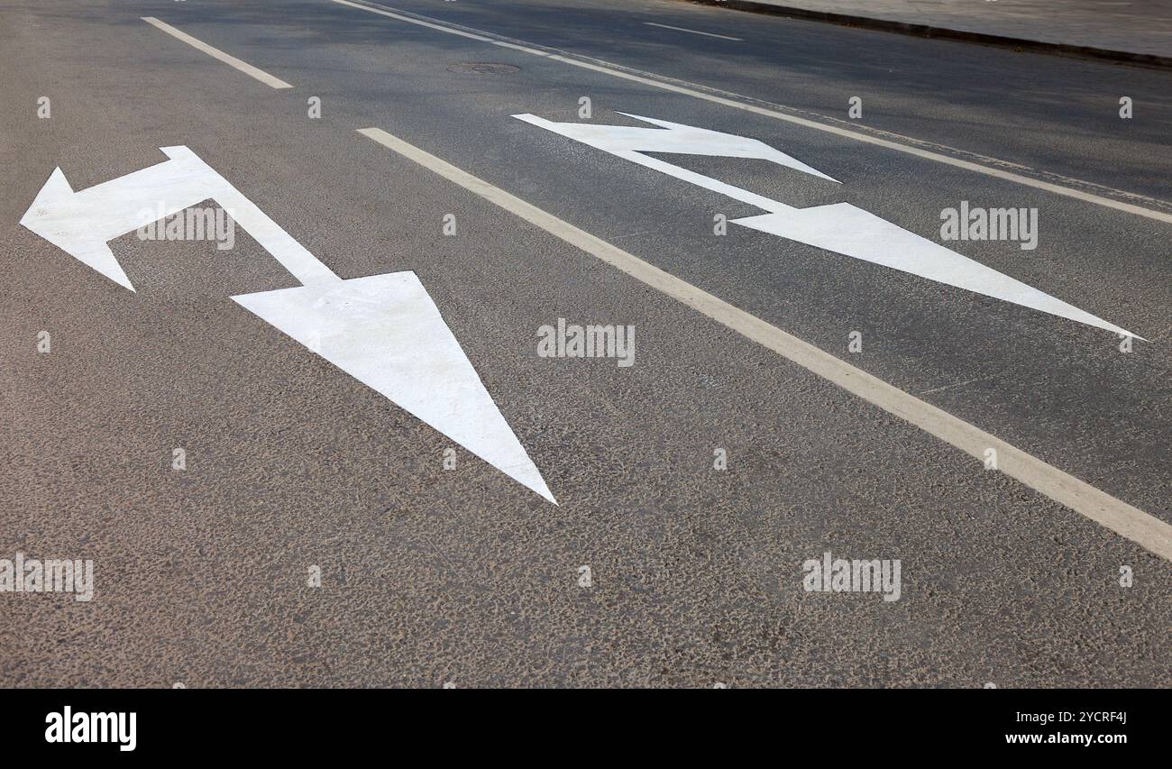 Asphalt road white line marking hi-res stock photography and images - Alamy