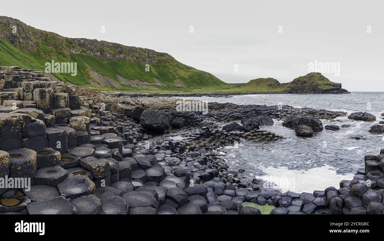A landscape view of the many volcanic basalt columns of the Giant's ...