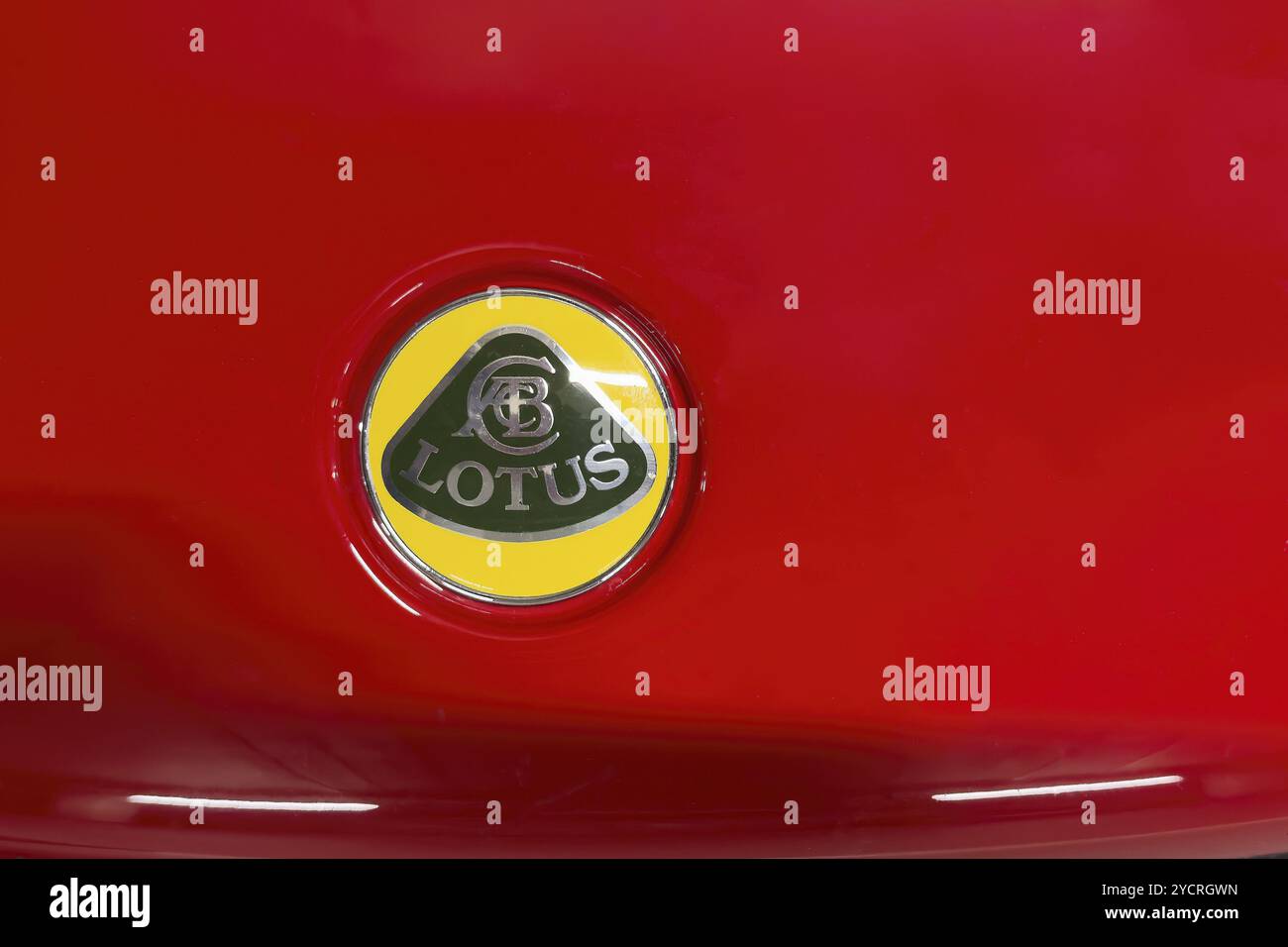 Car bonnet logos hi-res stock photography and images - Alamy