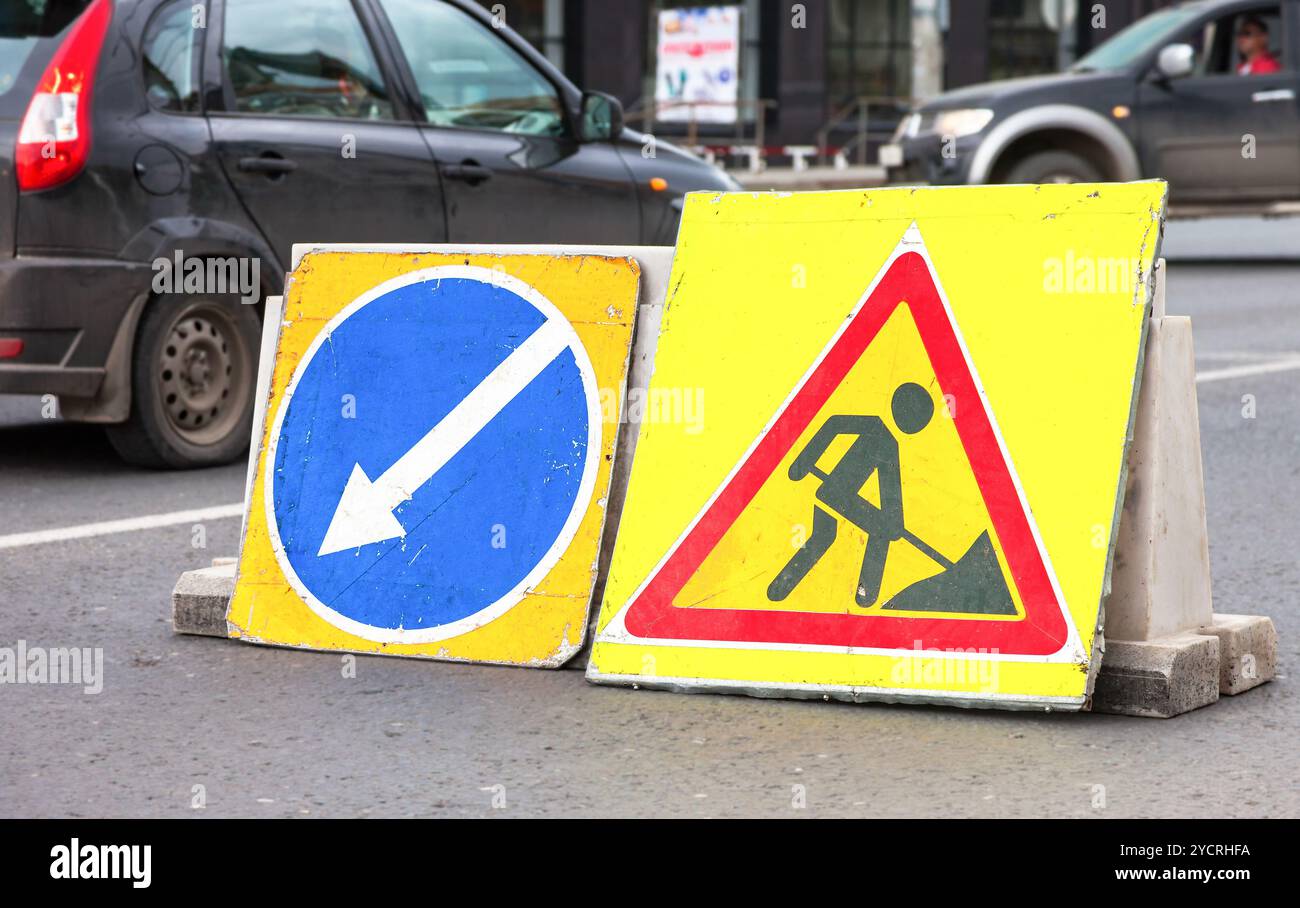 Road ground signs hi-res stock photography and images - Alamy