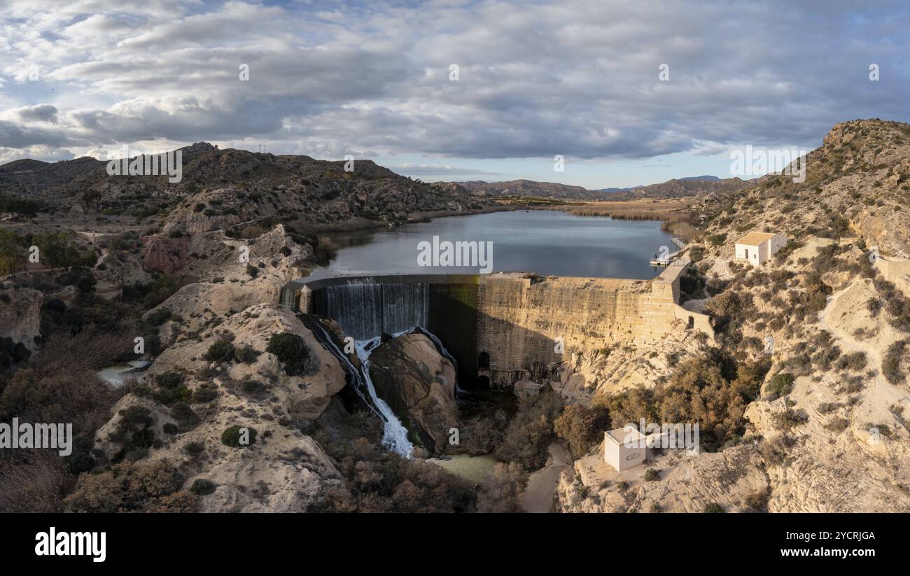Dam wall surrounding landscape hi-res stock photography and images - Alamy