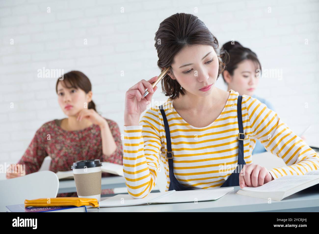Japanese school students eating hi-res stock photography and images - Alamy