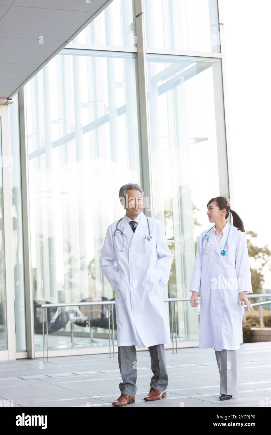 Profile view mature man doctor hi-res stock photography and images - Alamy