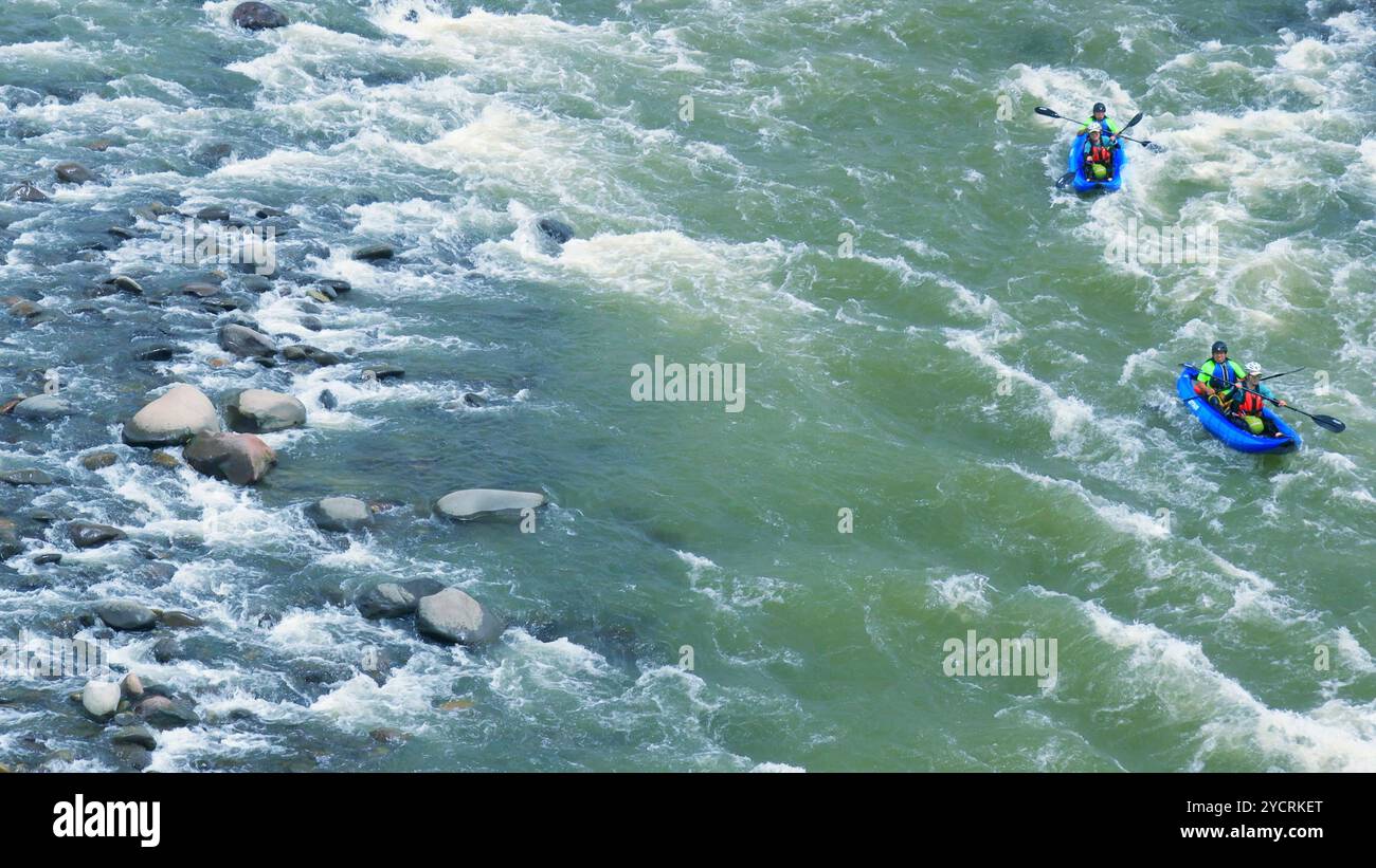 Canoeing and the clear waters of the Chikuma River Stock Photo - Alamy