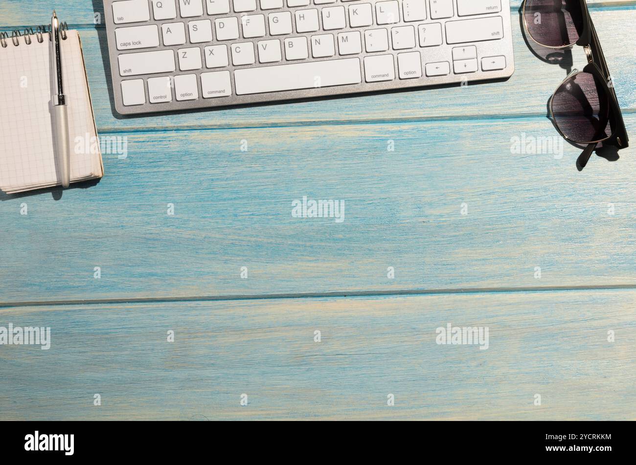 Simple white workspace empty hi-res stock photography and images - Alamy