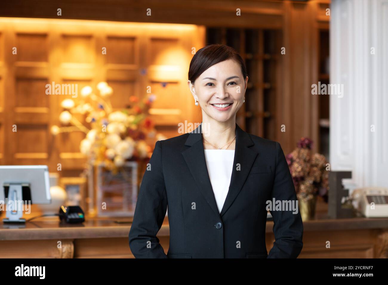 Concierge hi-res stock photography and images - Alamy