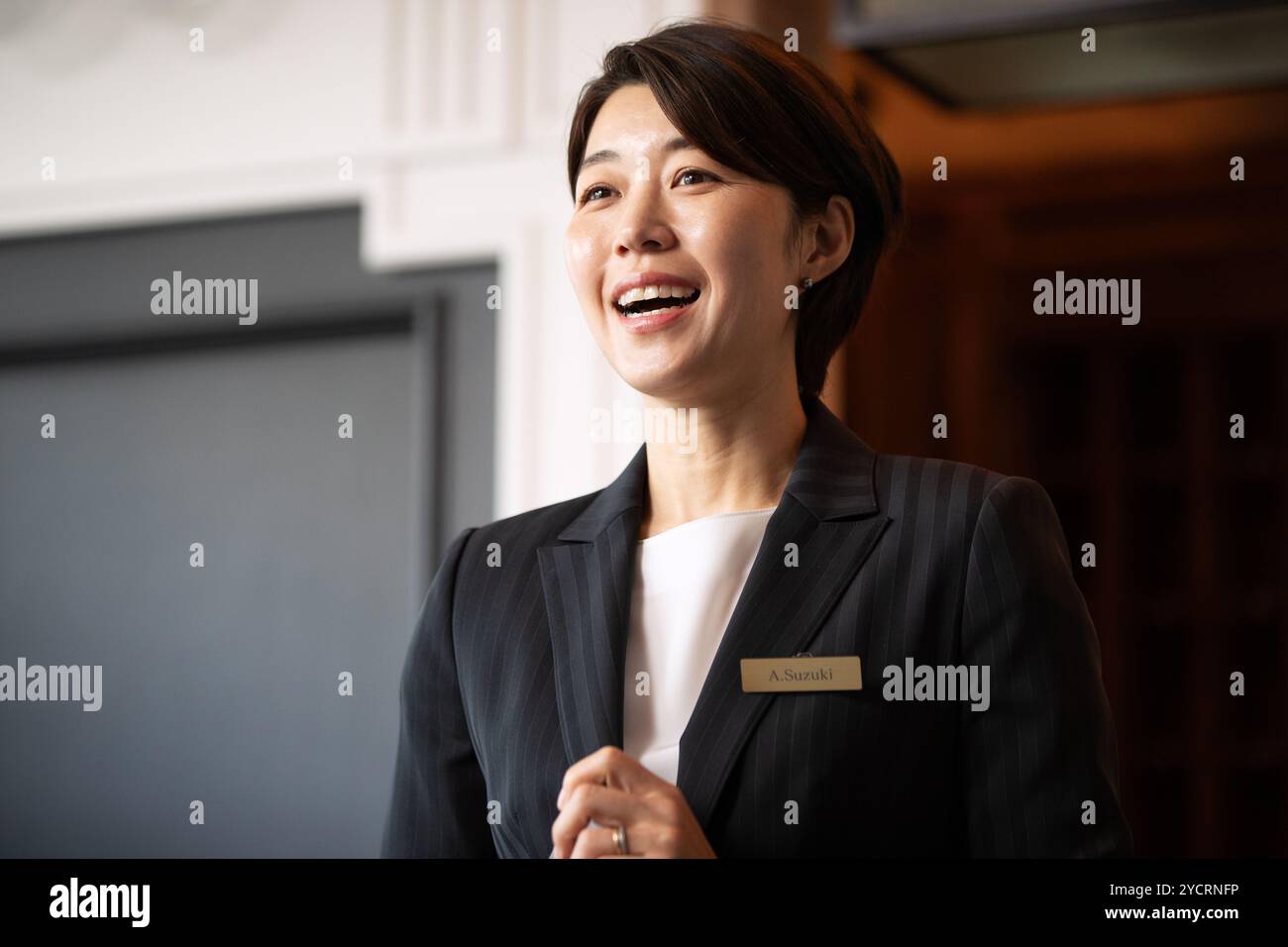 Concierge woman standing at the front desk Stock Photo - Alamy
