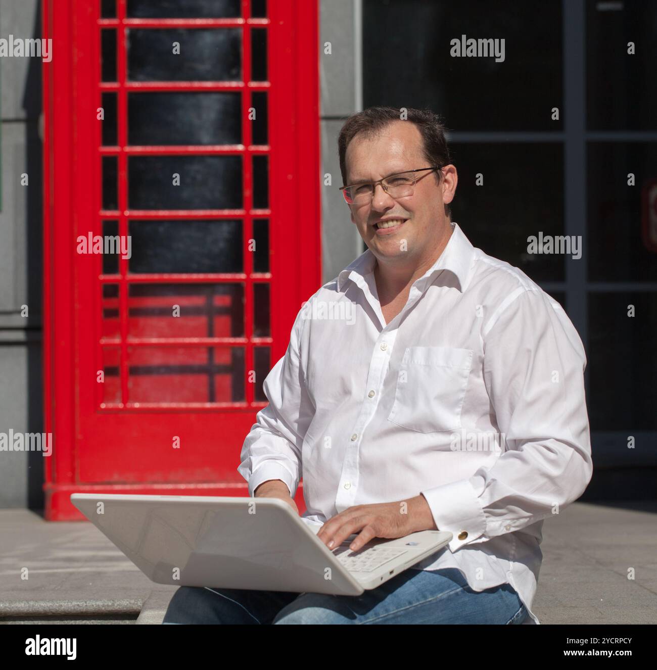 English classic street hi-res stock photography and images - Alamy