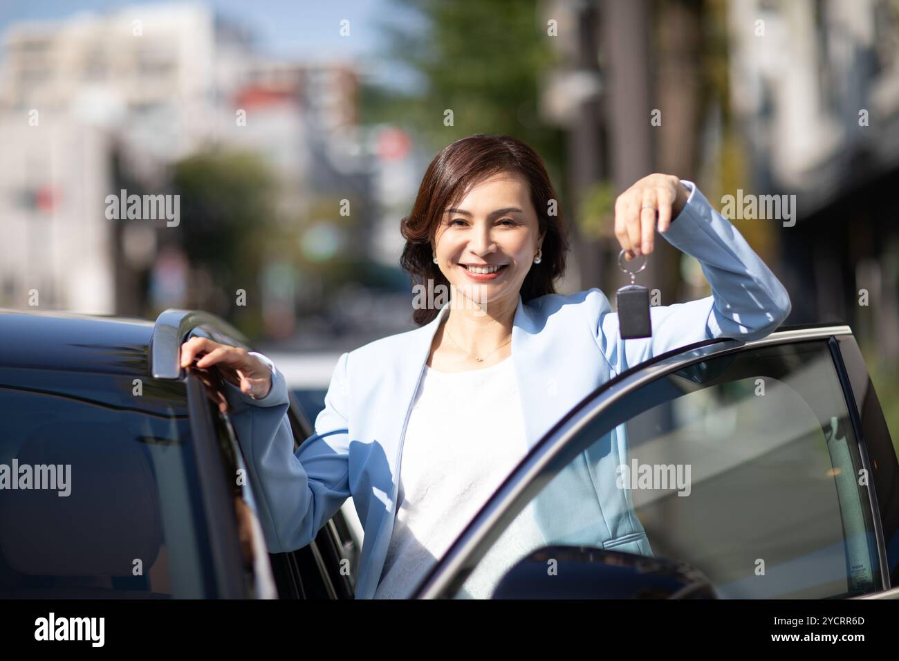 Getting out of a vehicle hi-res stock photography and images - Alamy
