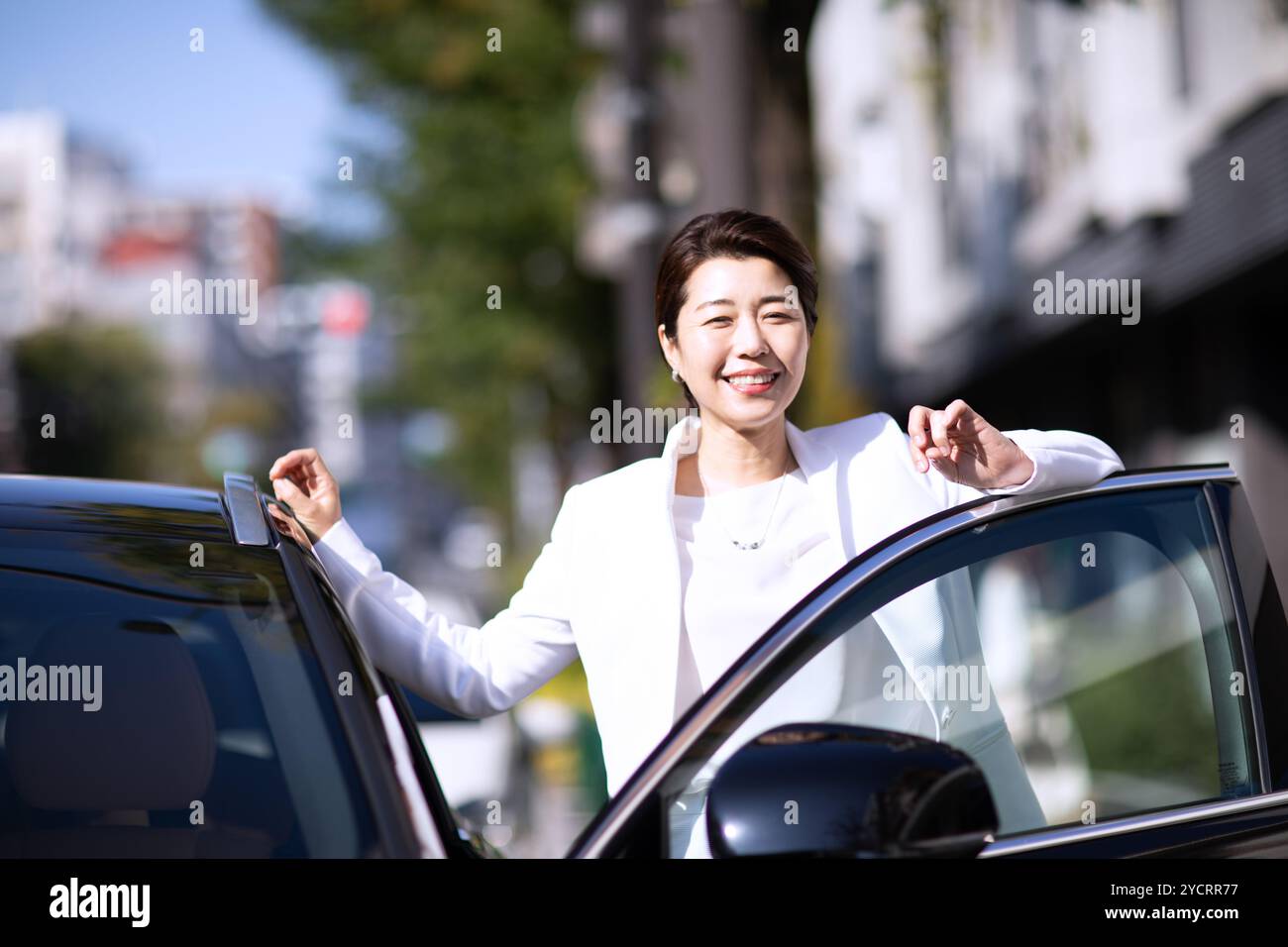 Business woman getting out car hi-res stock photography and images - Alamy