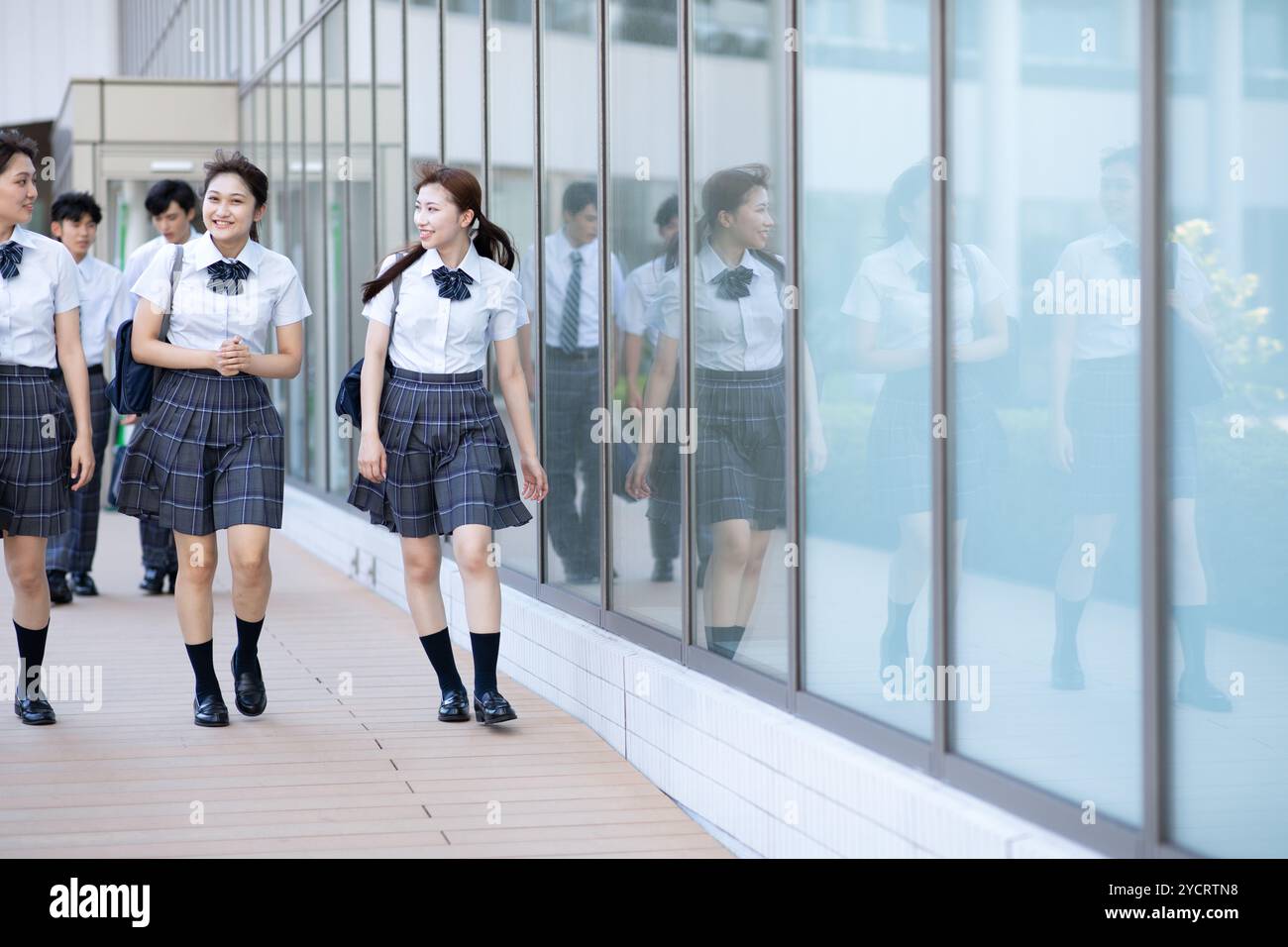 High school students walking Stock Photo - Alamy