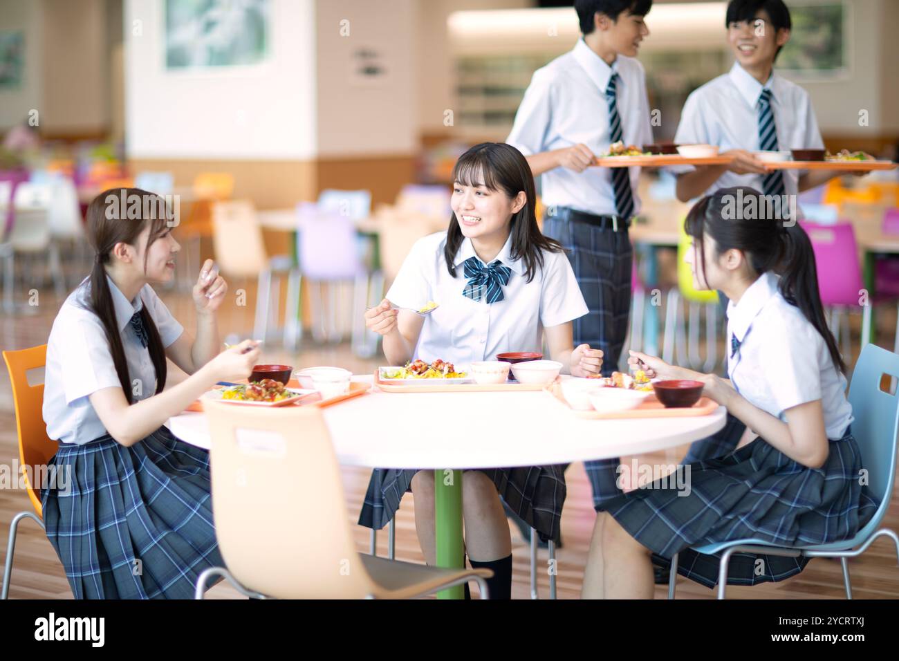 Japanese school students eating hi-res stock photography and images - Alamy
