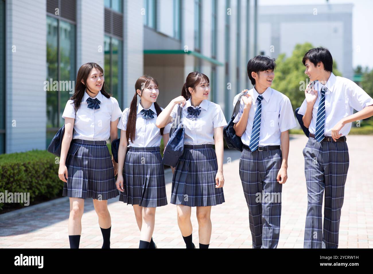 High school students walking Stock Photo - Alamy