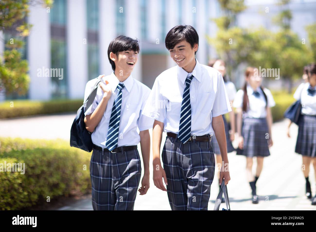 High school students walking Stock Photo - Alamy