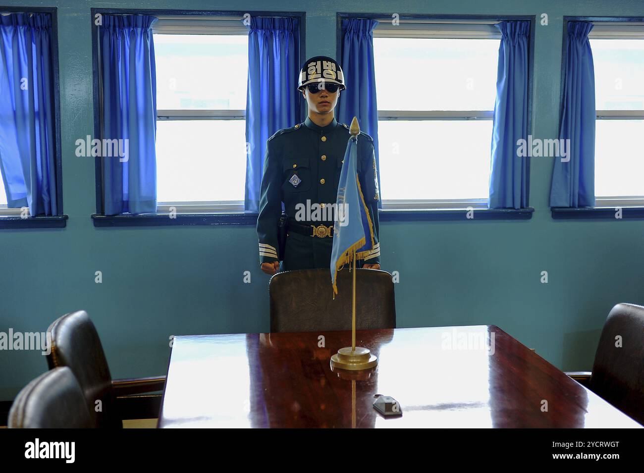 Security guard stands sentinel hi-res stock photography and images - Alamy