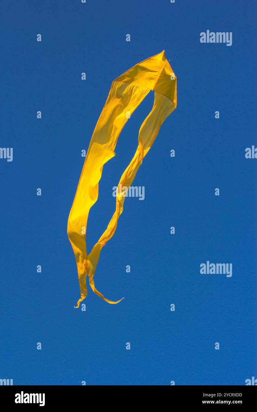 Yellow kite in sky hi-res stock photography and images - Alamy
