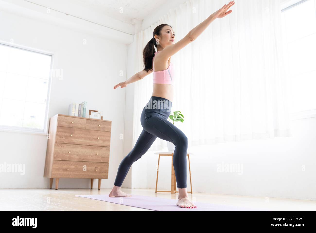 Stand in pose hi-res stock photography and images - Alamy