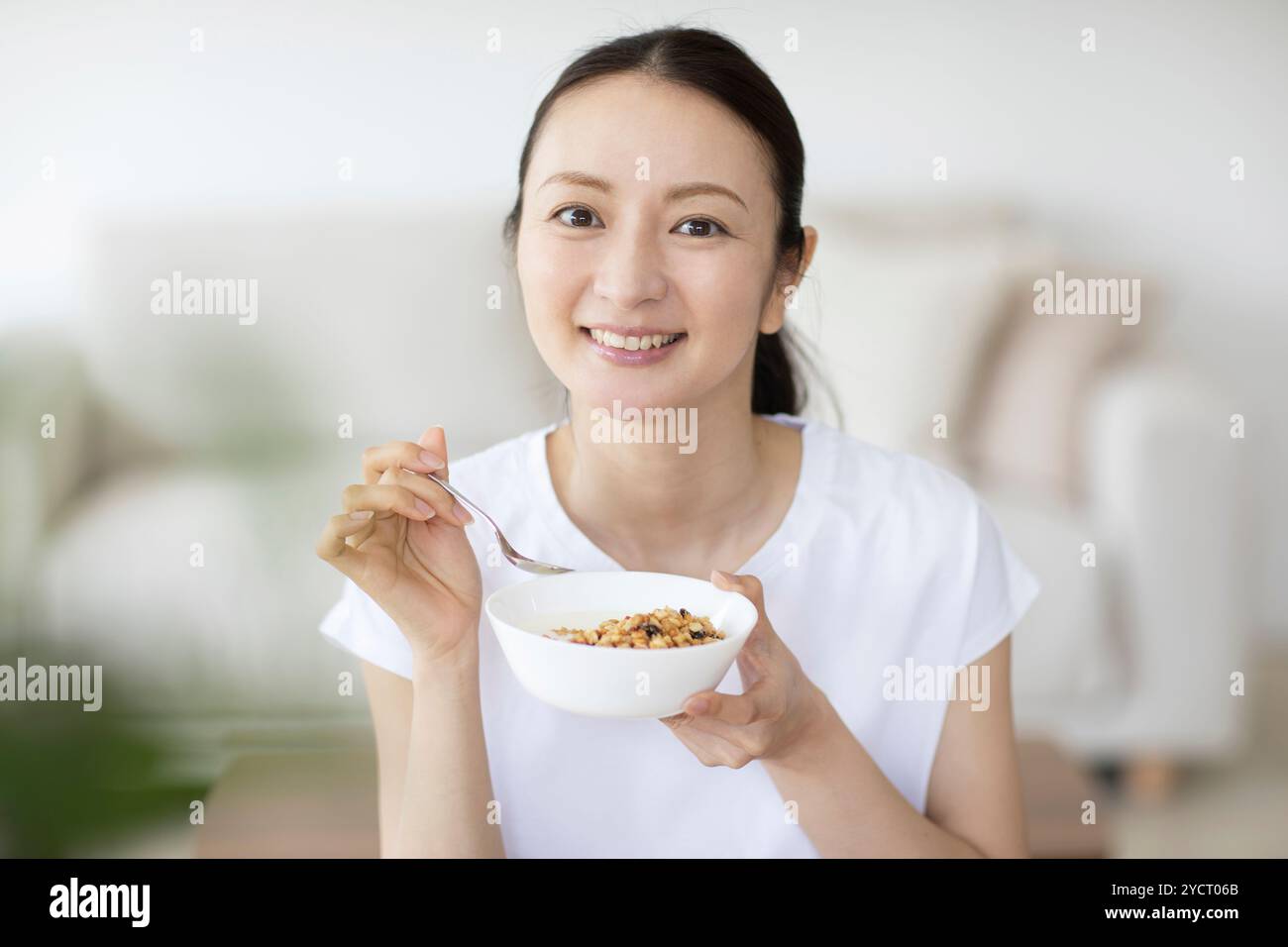 Woman eating breakfast Stock Photo - Alamy