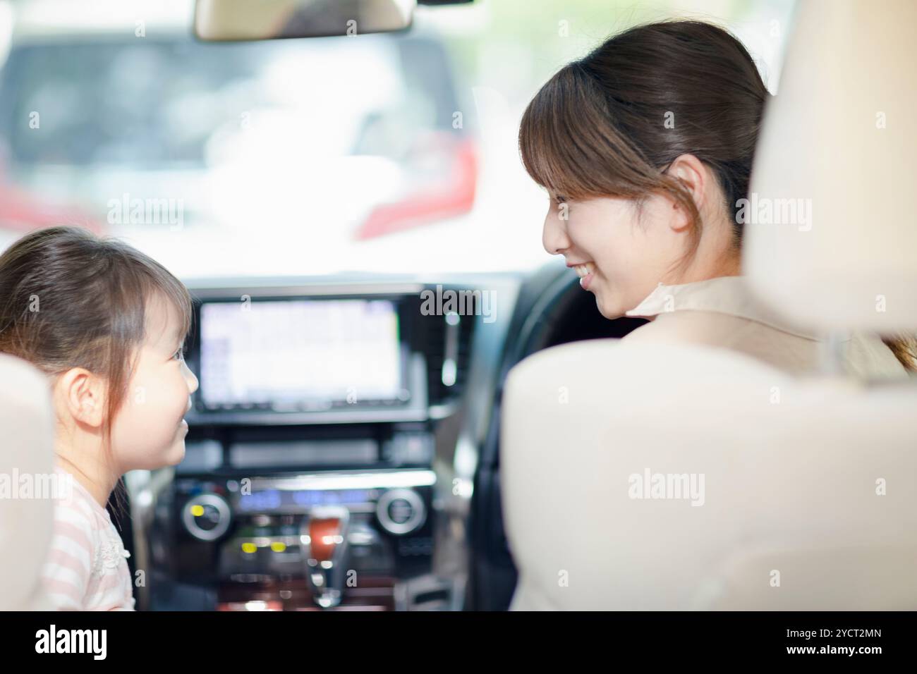 Child in car hi-res stock photography and images - Alamy