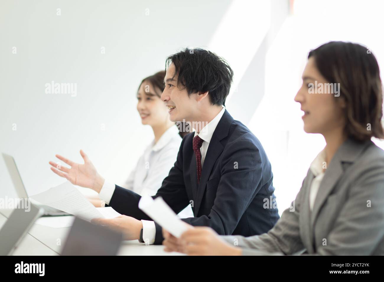 Women interviews a man hi-res stock photography and images - Alamy