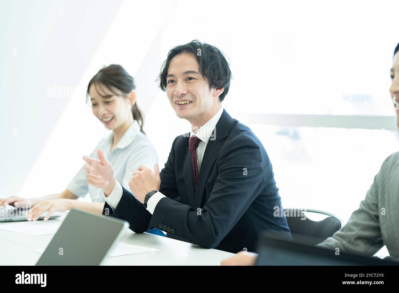 Women interviews a man hi-res stock photography and images - Alamy