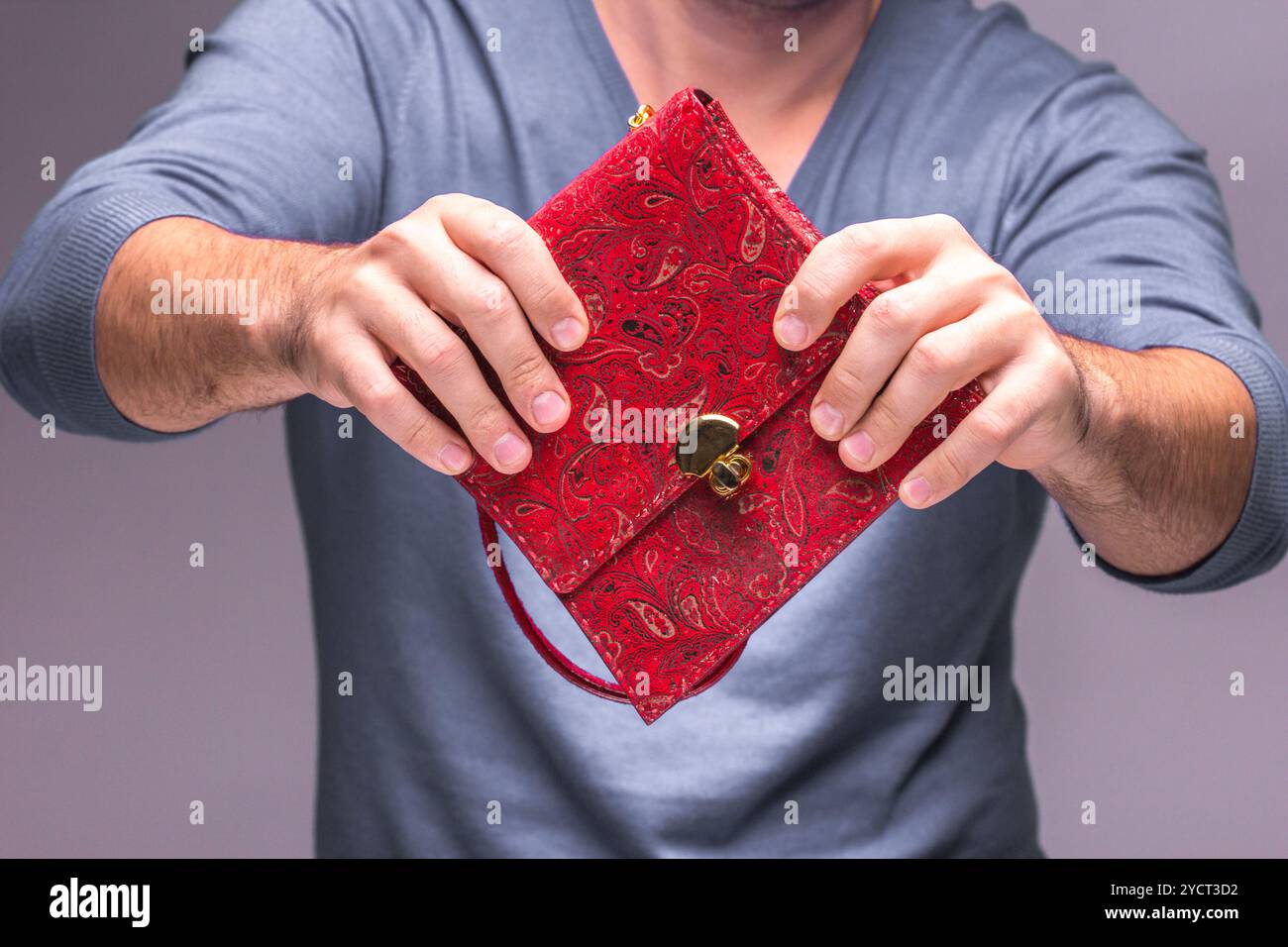 Modern leather bag in hands Stock Photo - Alamy
