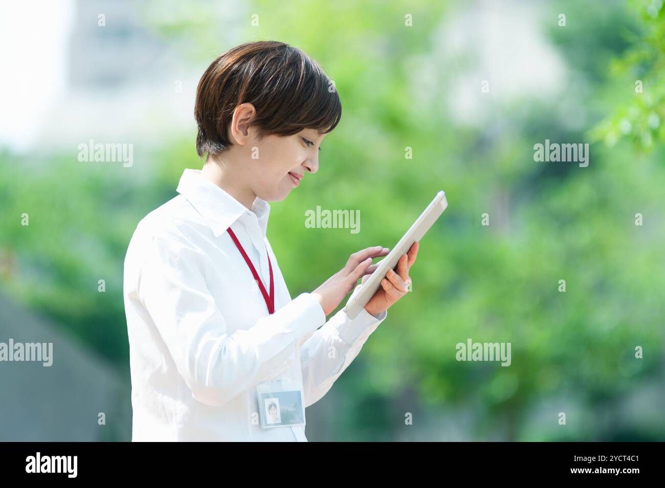 Side profile of office worker operating tablet Stock Photo - Alamy