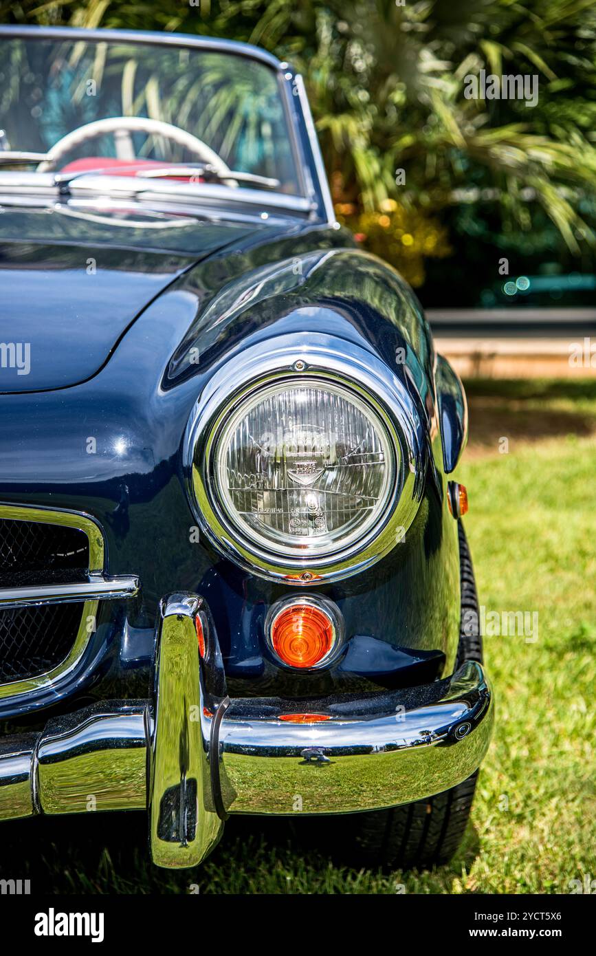 Classic Cars, Vintage Cars, Mercedes Cabrio, dark blue Stock Photo - Alamy