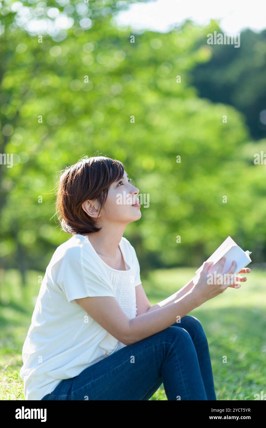 Person looking up at sky and trees hi-res stock photography and images ...