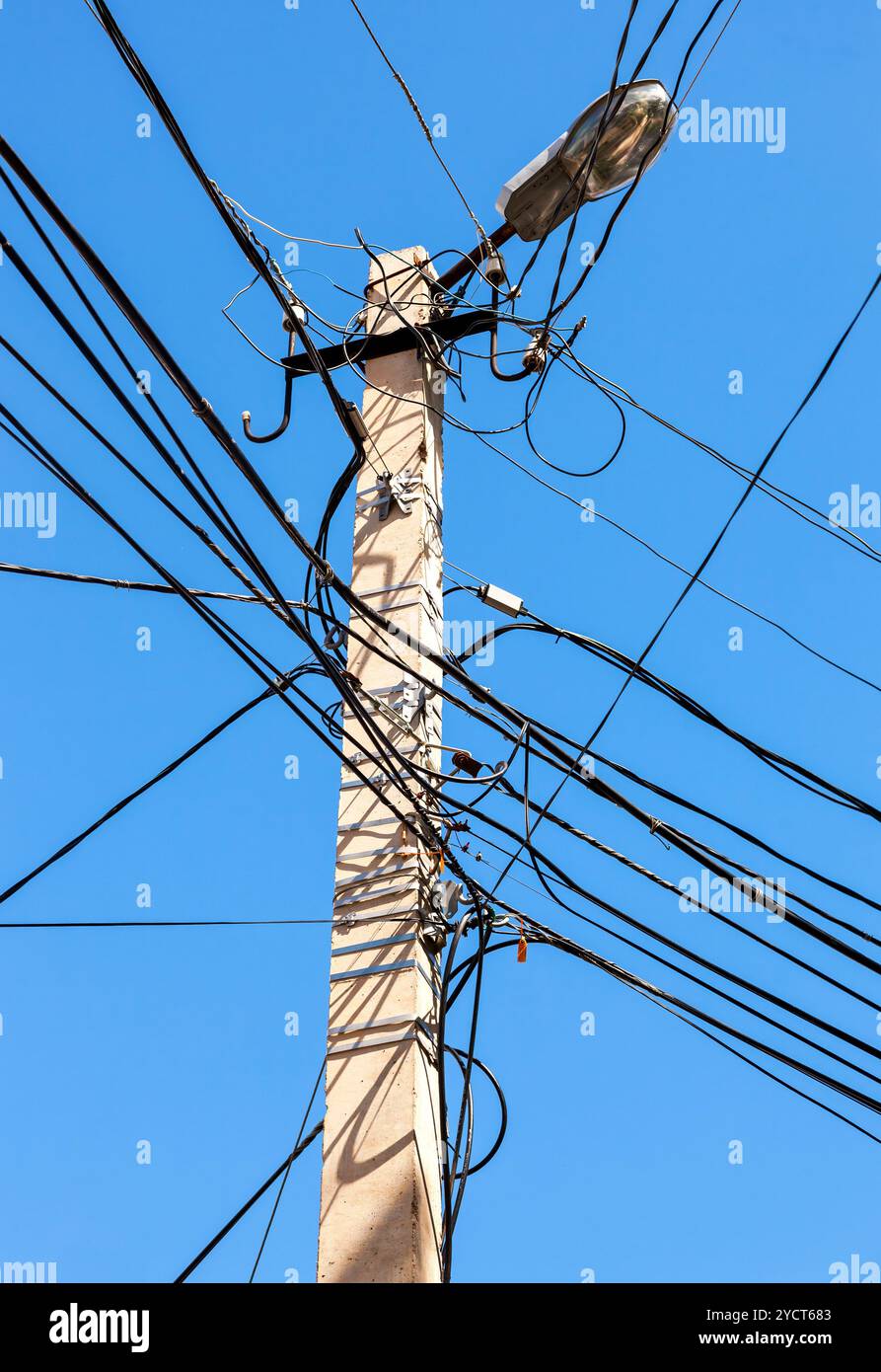 Electric post wire hi-res stock photography and images - Alamy