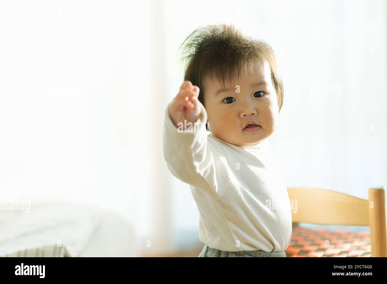 Baby looking back Stock Photo - Alamy