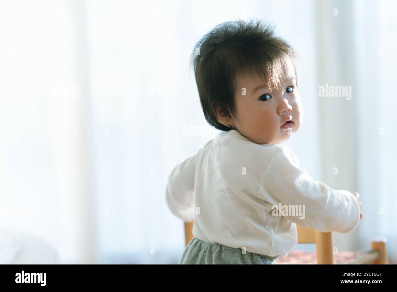 Baby looking back Stock Photo - Alamy