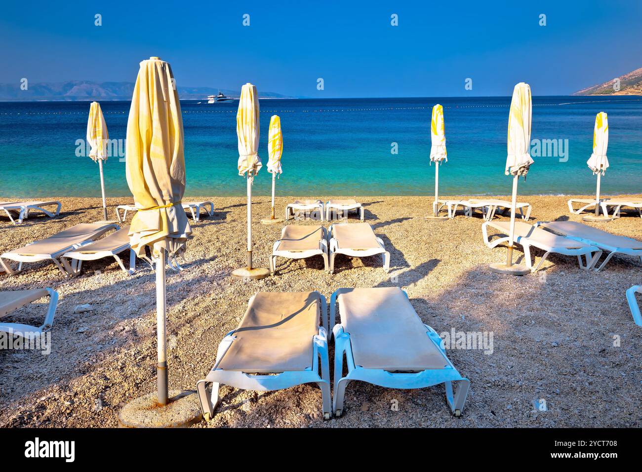 Idyllic turquoise beach parasol and deck chair Stock Photo - Alamy