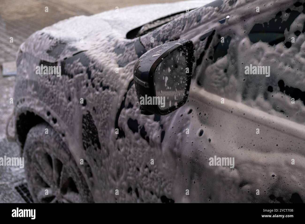 Suv being washed car hi-res stock photography and images - Alamy
