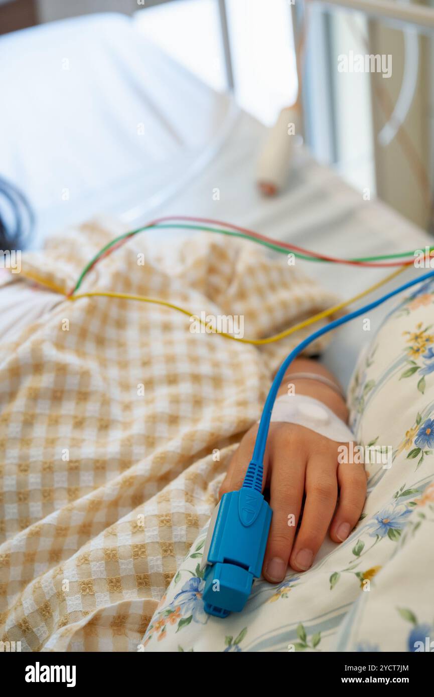 Pulse oximeter child hand hi-res stock photography and images - Alamy