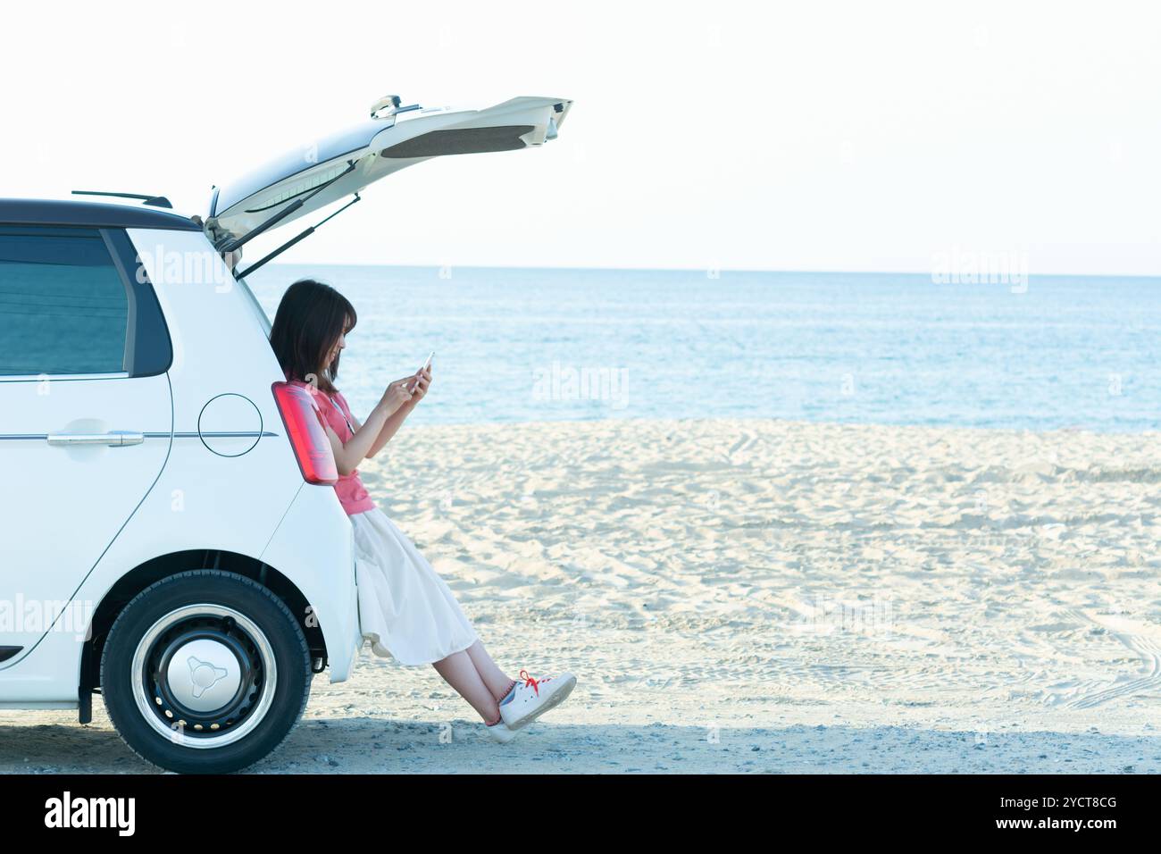 Sit on car at beach hi-res stock photography and images - Alamy