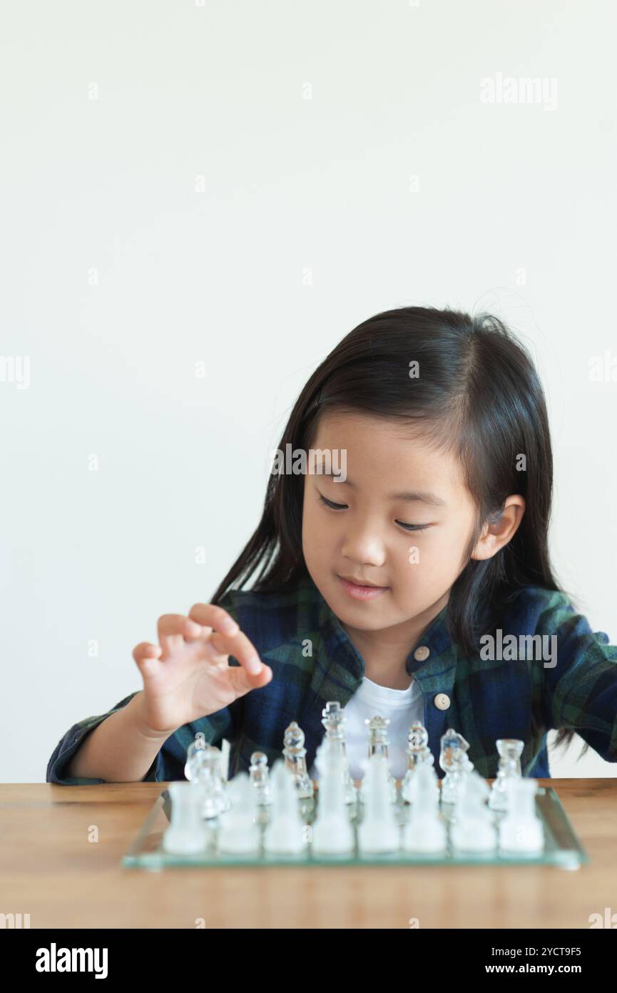Person playing chess hi-res stock photography and images - Alamy