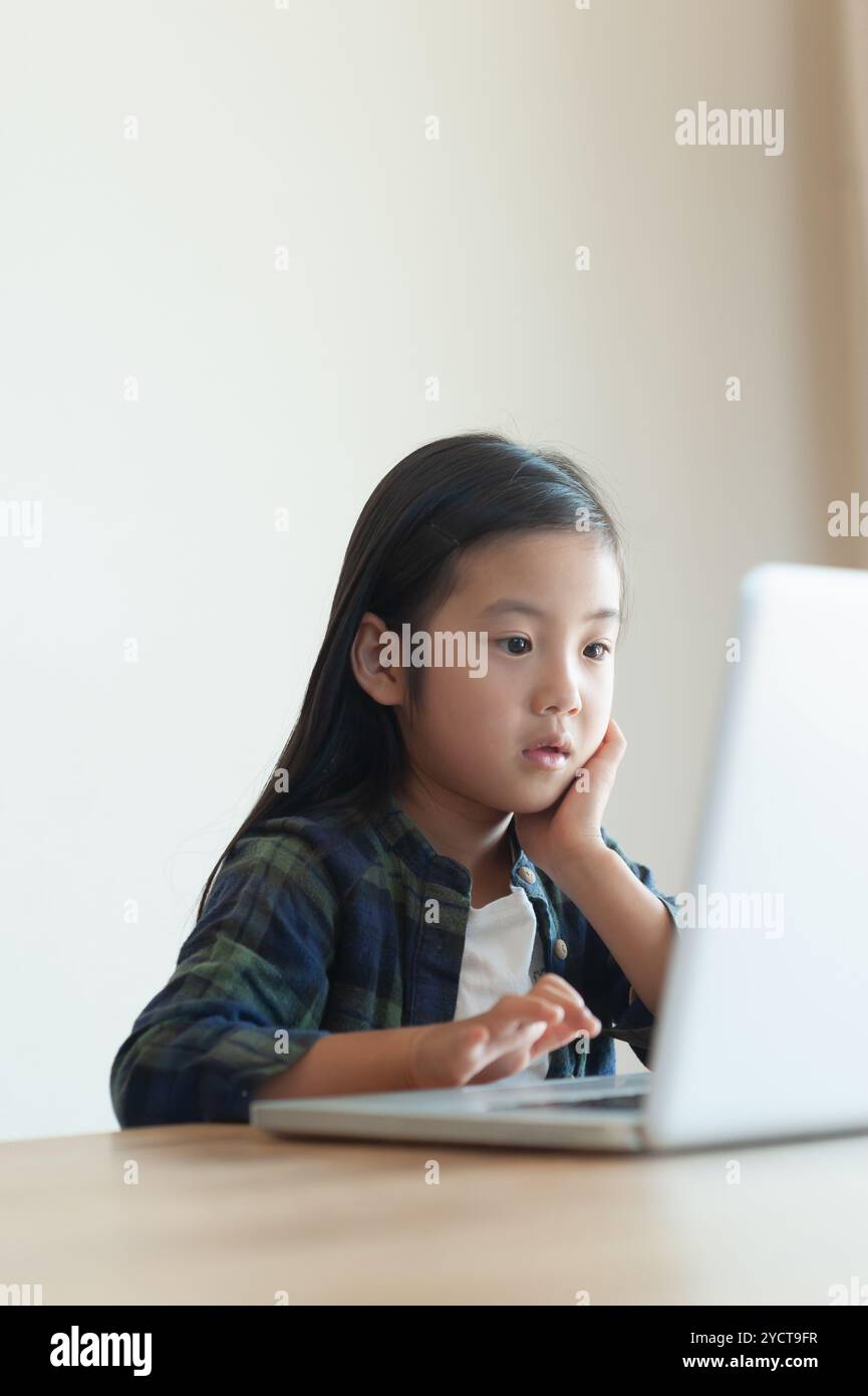 Screen rest hi-res stock photography and images - Alamy