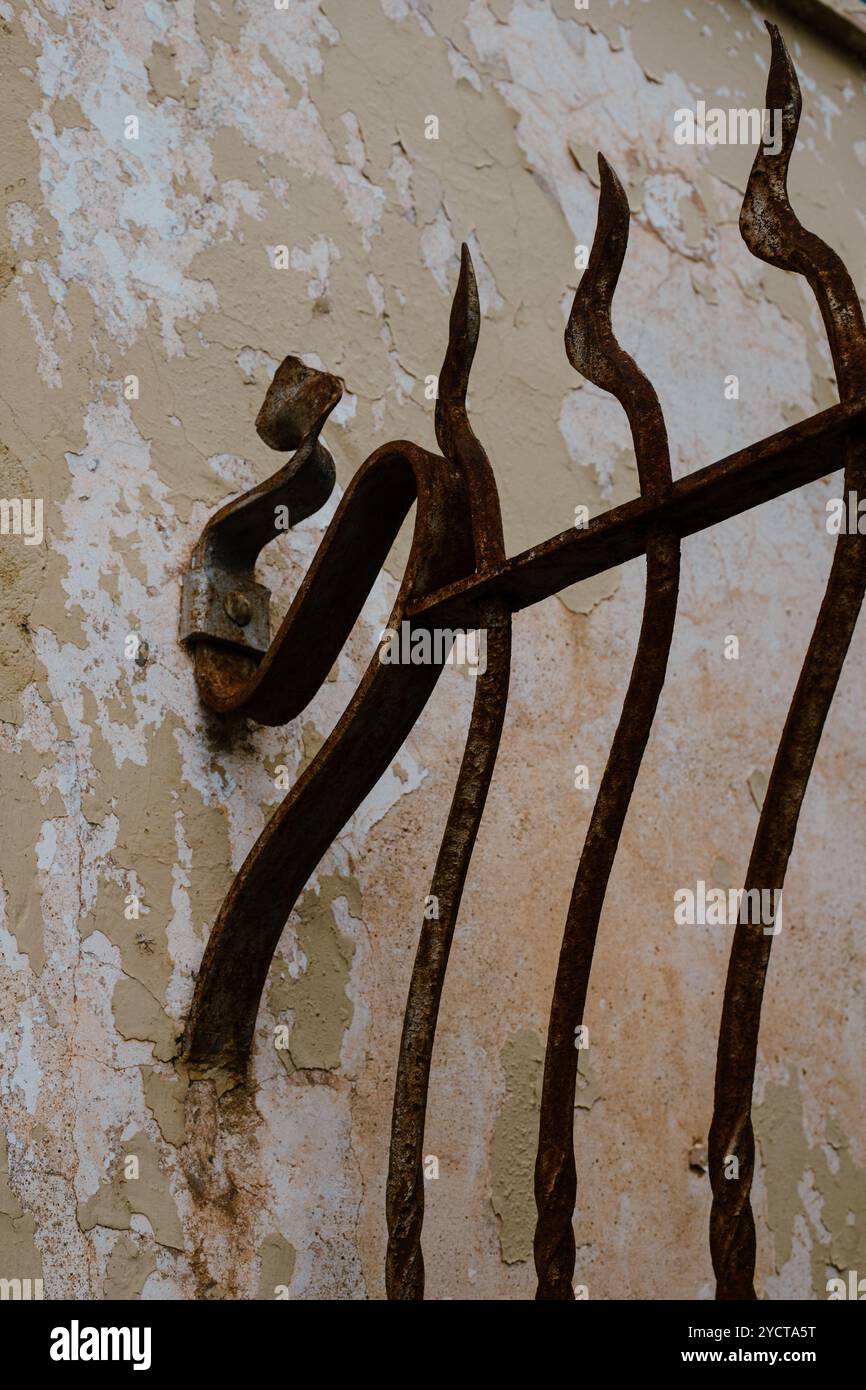 Iron gate old art hi-res stock photography and images - Alamy