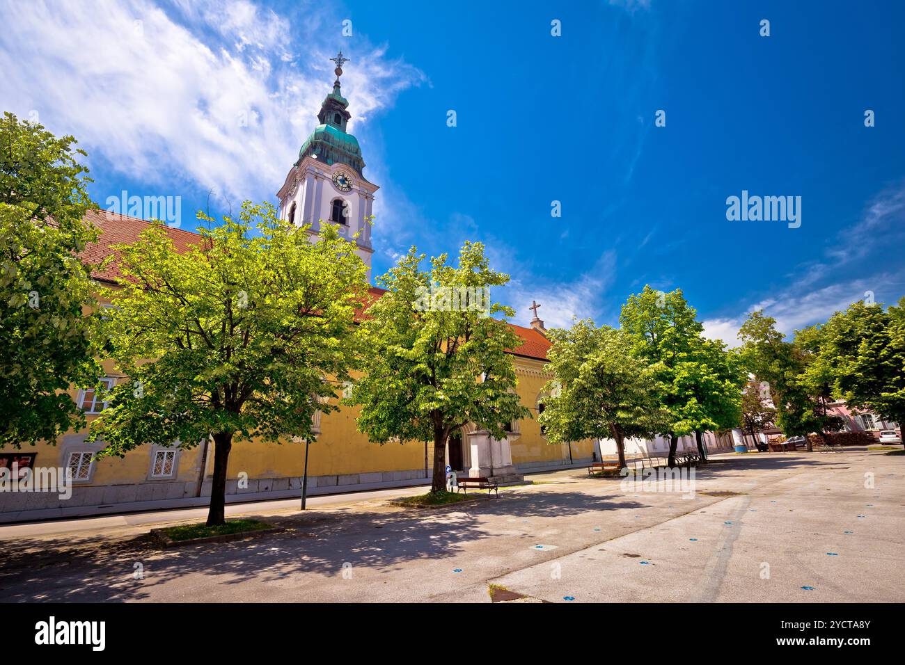 Central square park hi-res stock photography and images - Alamy