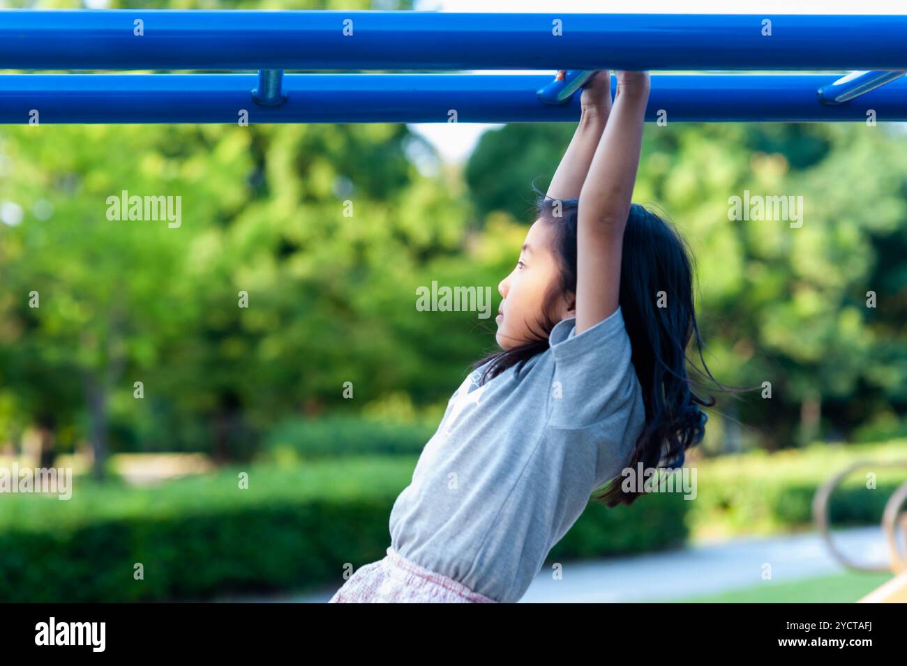 Dangle hi-res stock photography and images - Alamy