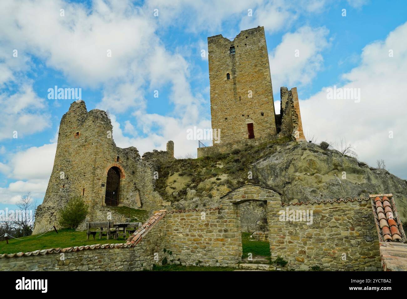 medieval castle of Carpinete, circuit of the castles of Matilda of ...