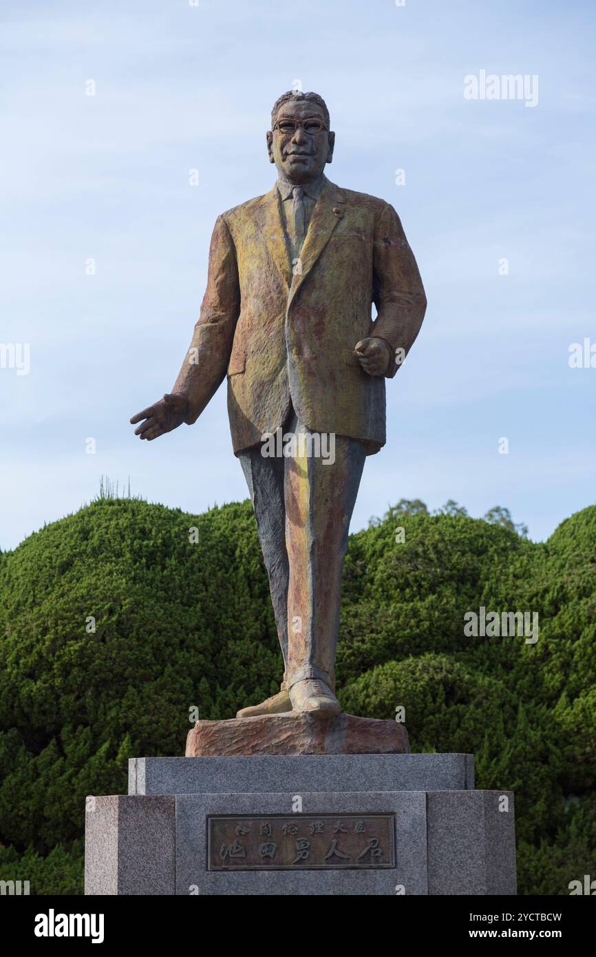 Bronze statue of Hayato Ikeda Stock Photo - Alamy