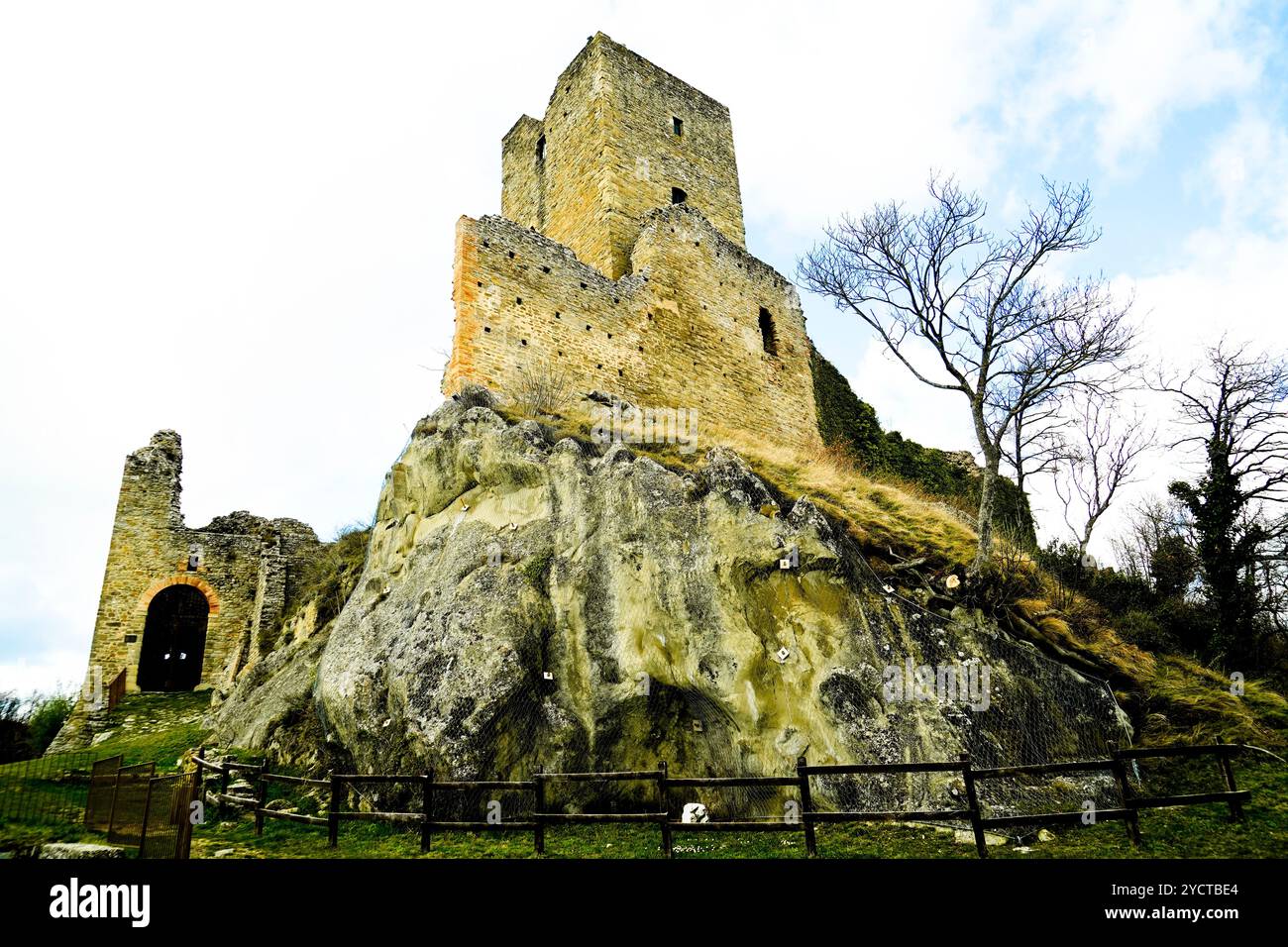 Carpinete castle hi-res stock photography and images - Alamy