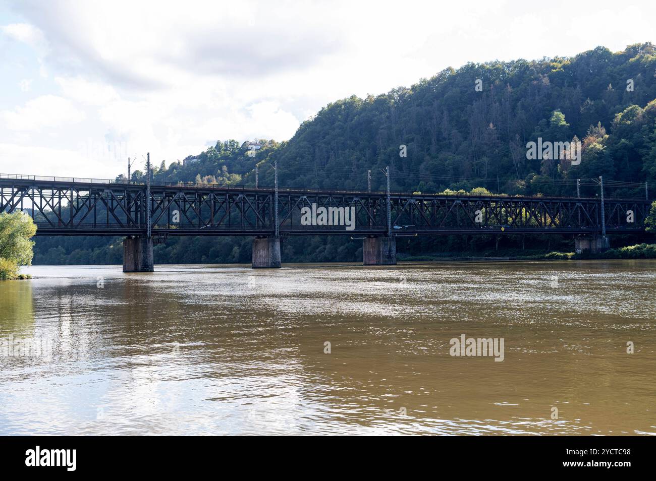 Double decker road rail bridge hi-res stock photography and images - Alamy