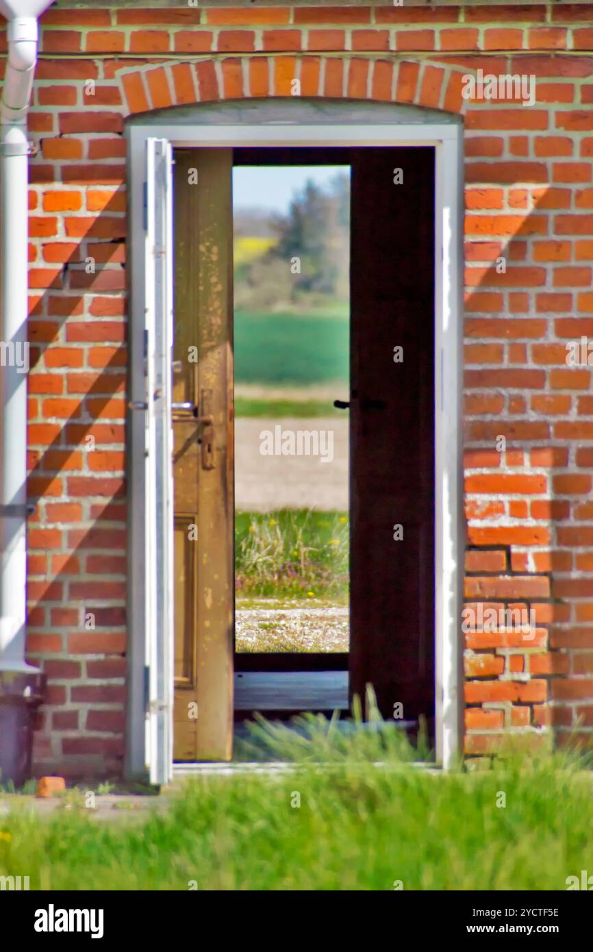 View through open door hi-res stock photography and images - Alamy