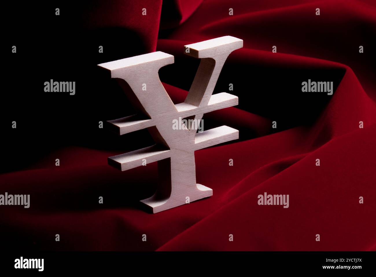 Wood carved circle symbol Stock Photo - Alamy