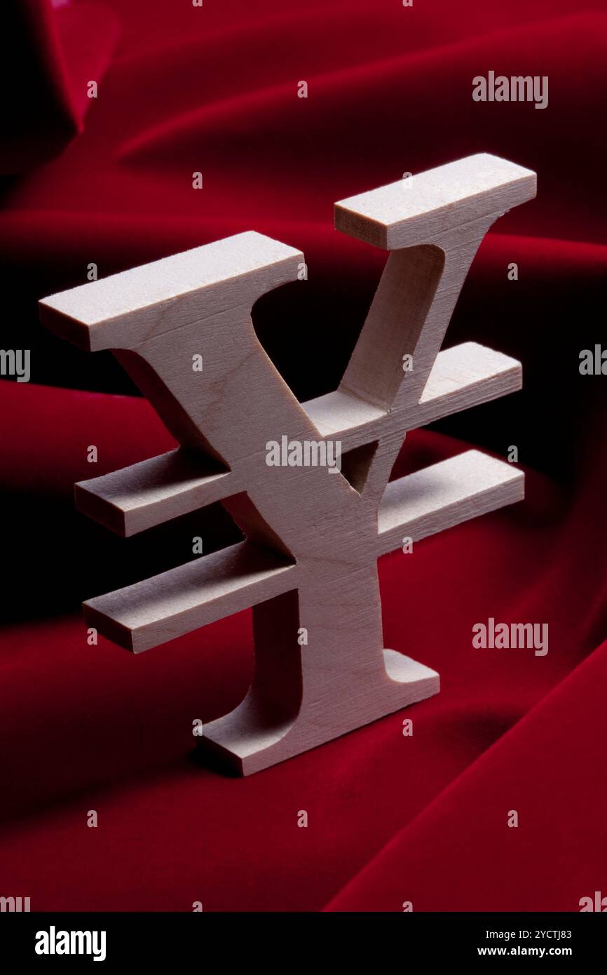 Wood carved circle symbol Stock Photo - Alamy